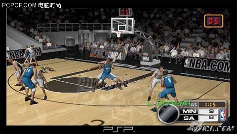 真实感扣篮!PSP版[NBA 2006]即将上市-泡泡网